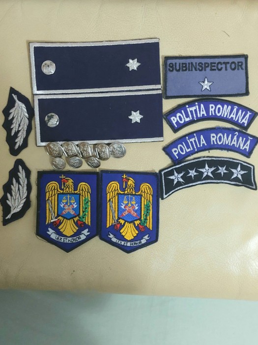 Lot Politia Romana-Epoleti,Embleme,Ecusoane,Nasturi | Okazii.ro