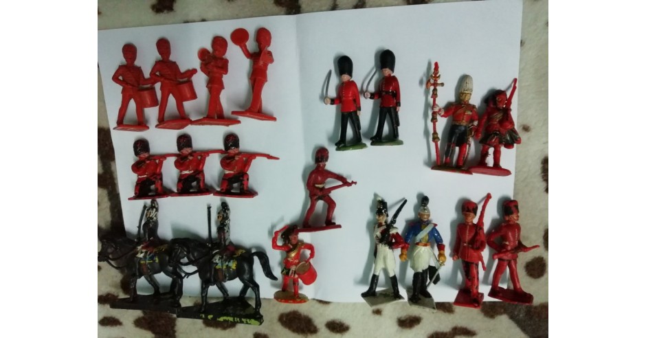 Figurine Soldatei vechi plastic anglia | arhiva Okazii.ro