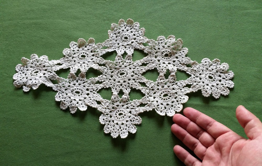 Servetel crosetat vechi, mileu mileuri macrame deosebite | arhiva Okazii.ro