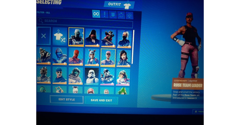 Vand cont fortnite 37 de skinuri si 125 emoturi+save the world | arhiva ...