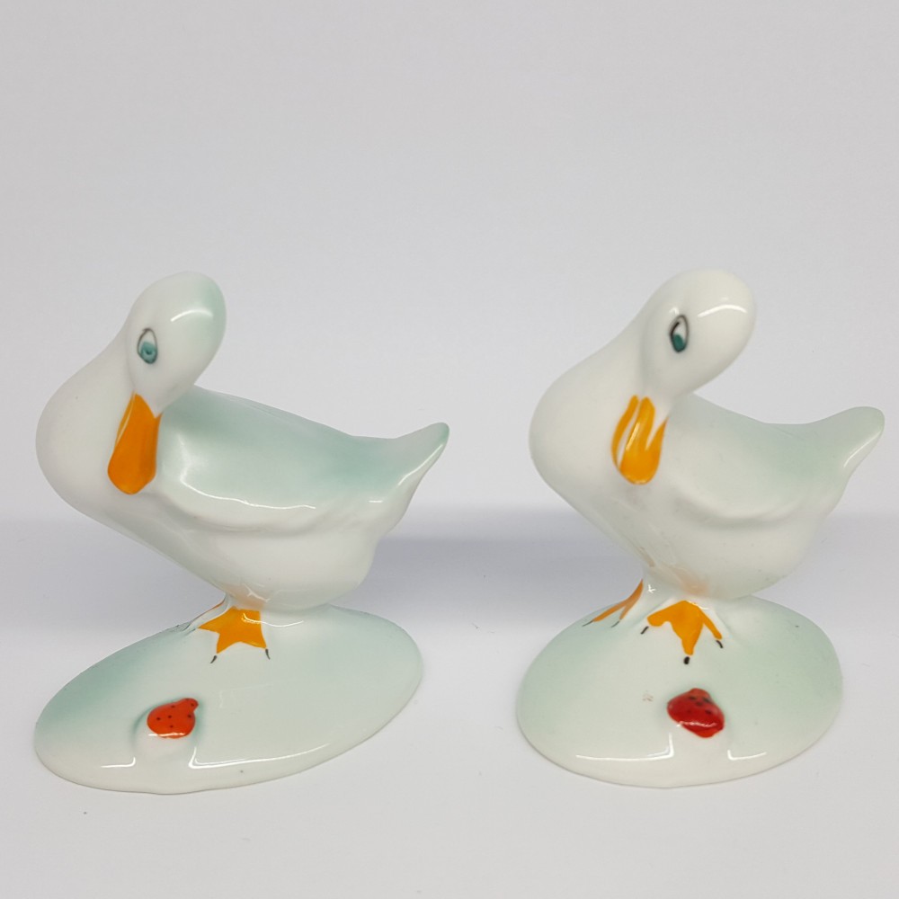 Bibelouri portelan romanesc vechi, vintage - Rate cu gargarite | arhiva ...