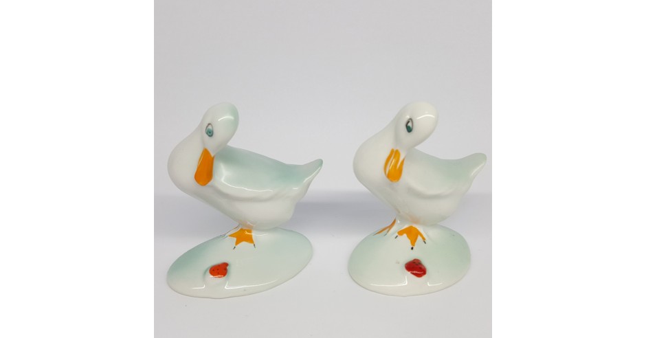 Bibelouri portelan romanesc vechi, vintage - Rate cu gargarite | arhiva ...