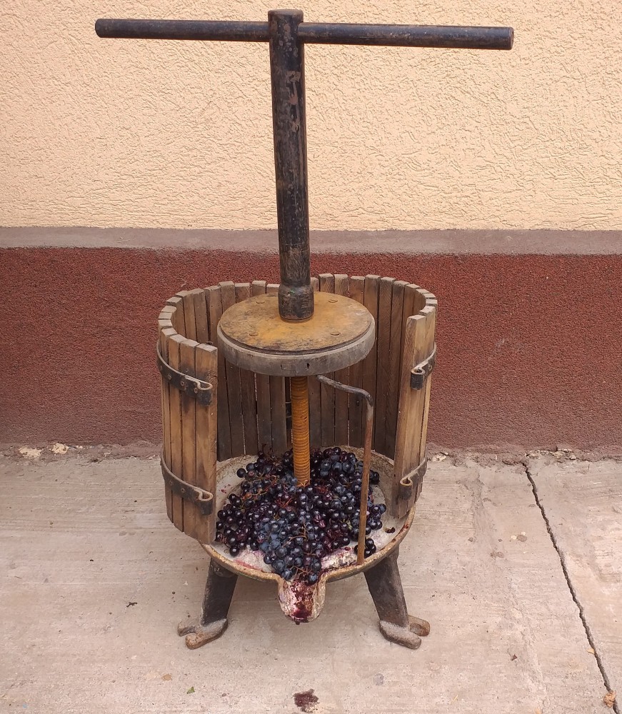 Vechi teasc zdrobitor storcator presa struguri, rustic decorativ crama ...