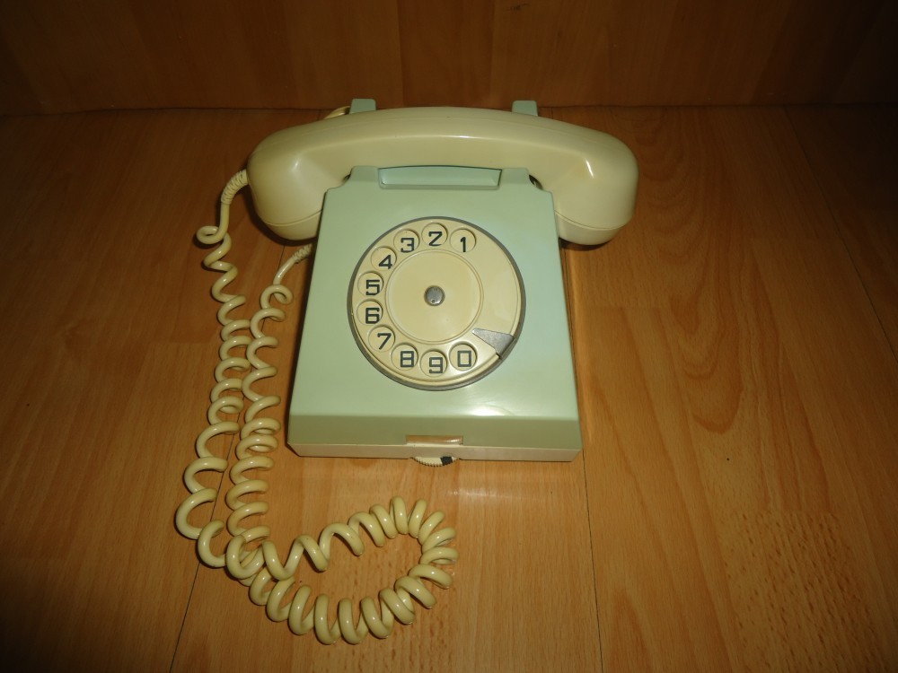 Telefon romanesc cu disc RS-72492, model EM-72, stare buna, anii 80 ...