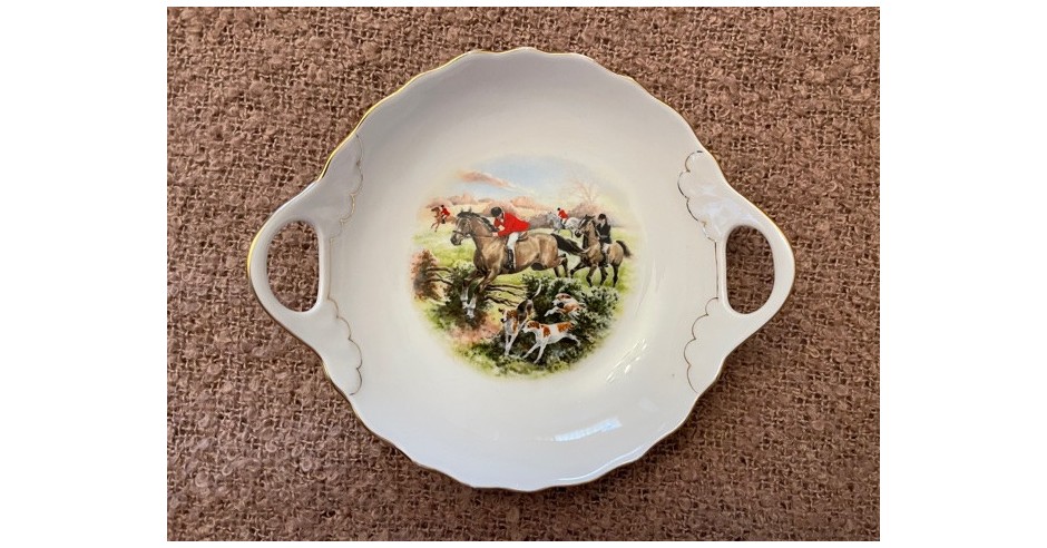 BOL CU TOARTE/ BOMBONIERA DIN PORTELAN FIN, CU MARCAJ APULUM LUCRAT ...