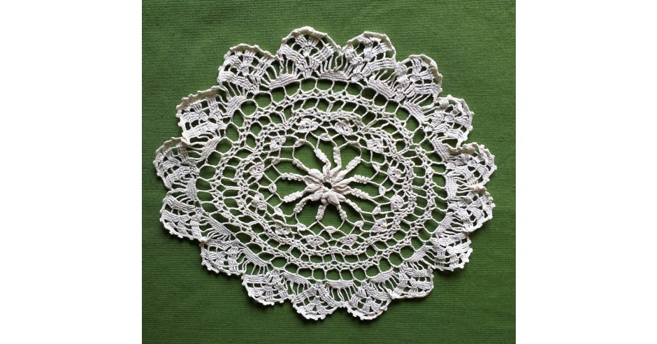 Servetel crosetat vechi, mileu mileuri macrame deosebite | arhiva Okazii.ro