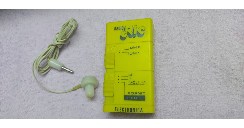 RADIO RIC ELECTRONICA FUNCTIONEAZA , ESTE CU TRANZISTORI PE GERMANIU AC ...