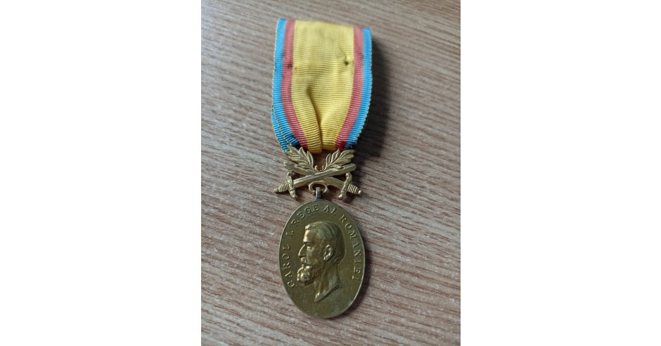 Medalia Barbatie si Credinta cls 1 aurita, cu frunzele LIPITE de spade. Ft rara | Okazii.ro