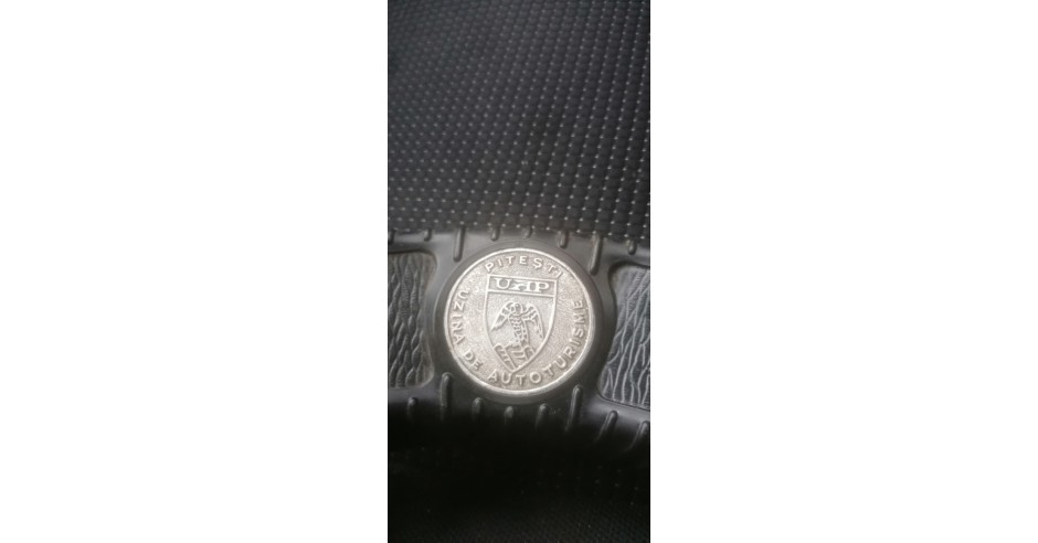 SIGLA DACIA UAP CU ELEMENT DIN VOLAN PENTRU COLECTIONARI | arhiva Okazii.ro