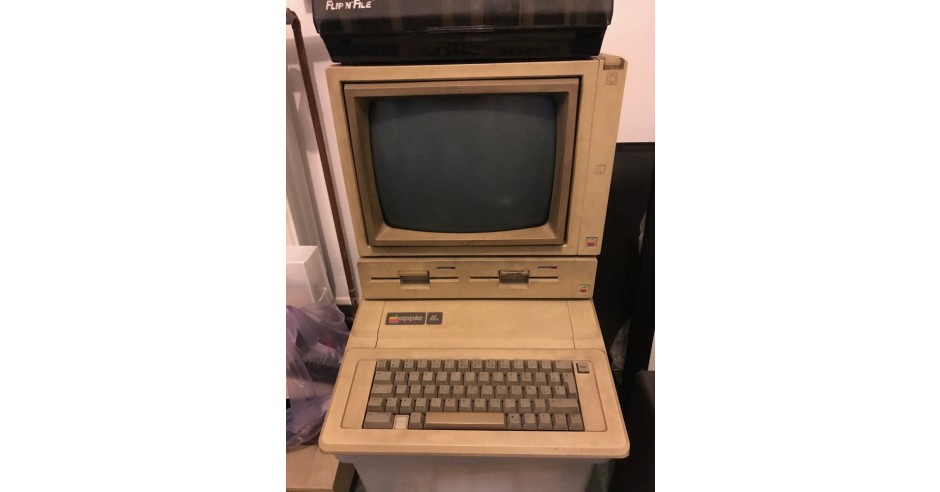 computer vintage Apple IIc | arhiva Okazii.ro