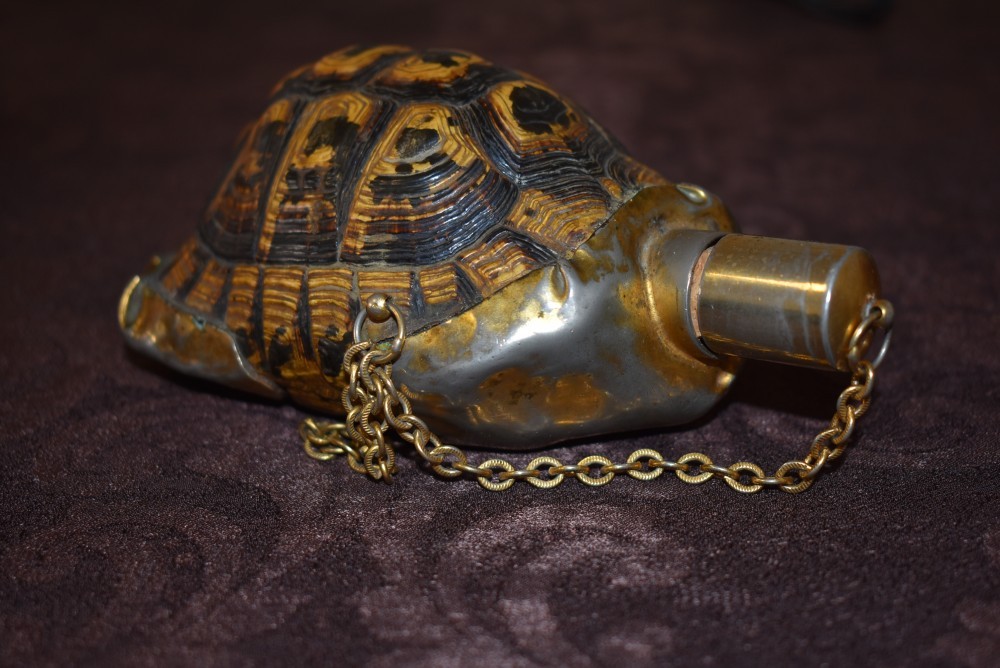 Recipient praf de pusca din carapace de broasca testoasa Cinegetica ...