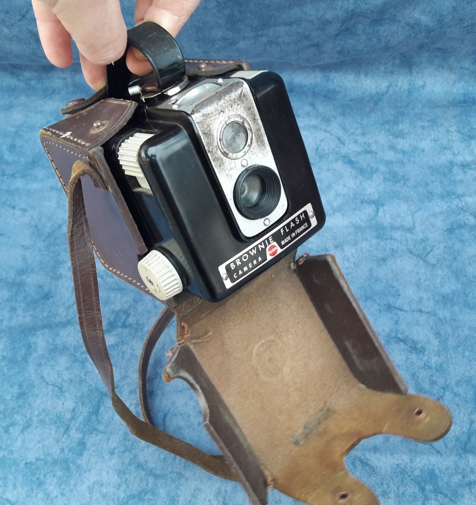 aparat foto vechi Kodak BROWNIE FLASH anii 50 | arhiva Okazii.ro