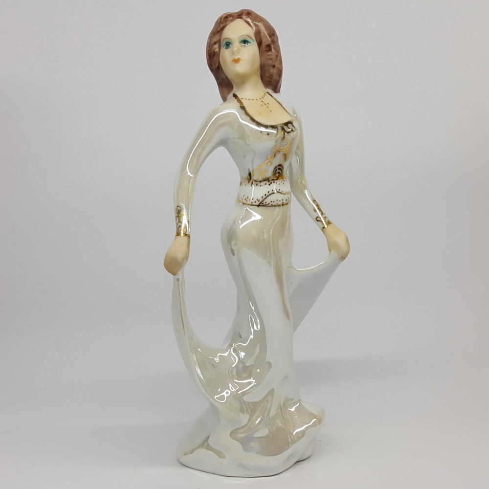 Bibelou portelan romanesc vechi, vintage - Doamna eleganta | arhiva ...