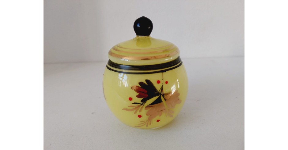 Bomboniera veche de sticla galbena pictata manual cu frunze aurii ...