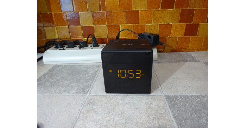 Aparat Radio cu ceas Sony ICF-C1 | Okazii.ro