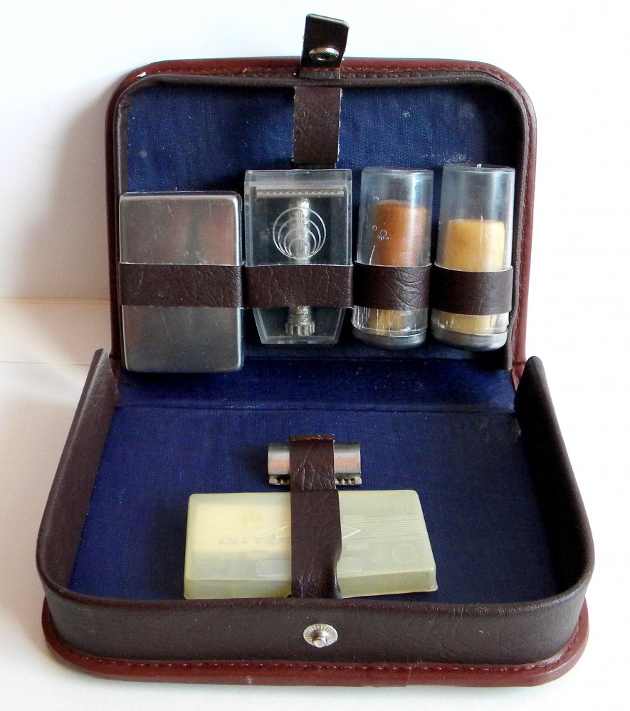 Trusa voiaj de barbierit vintage, completa, amintiri din comunism anii ...