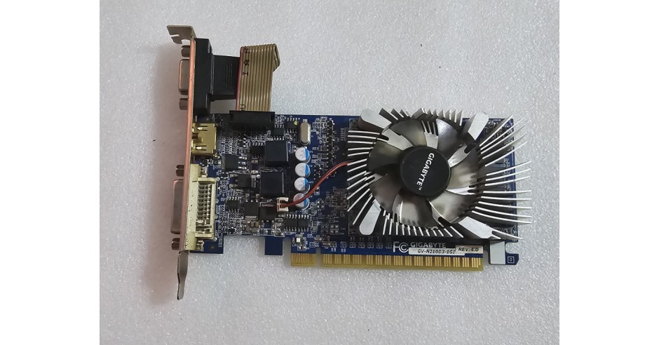 Placa video GIGABYTE nVidia GeForce 210 rev 4.0 1GB, DDR3, 64bit - poze ...
