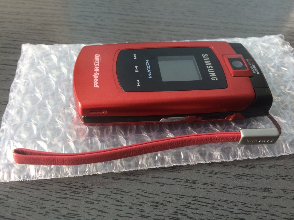 TELEFON DE COLECTIE CU CLAPETA SAMSUNG SGH-Z560 .CITITI CU MARE ATENTIE ...