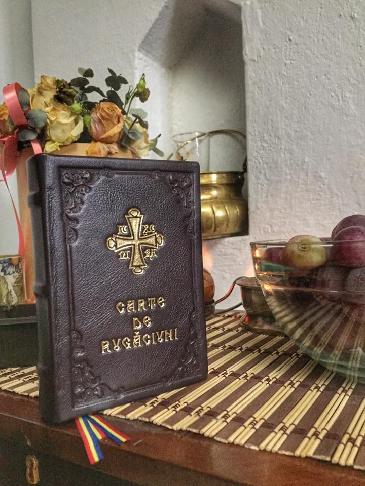 Carte de Rugaciuni legata in piele naturala Editura Scara | arhiva ...