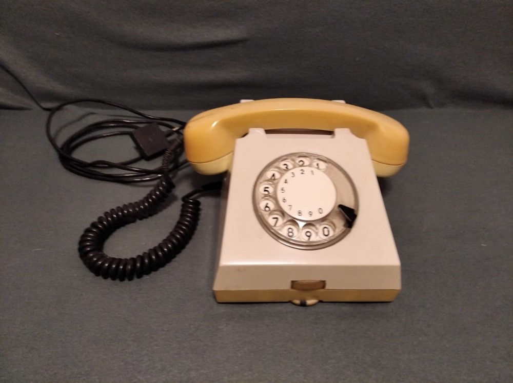 Telefon fix vechi cu disc, Model EM-72, GS - 72492, Made in Romania ...