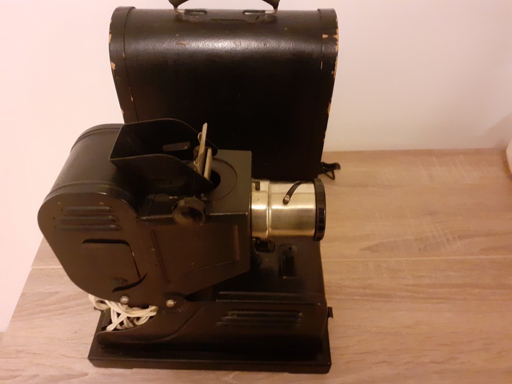Rar, proiector diafilme rusesc, anii 1960, colectie, din metal, cutie ...