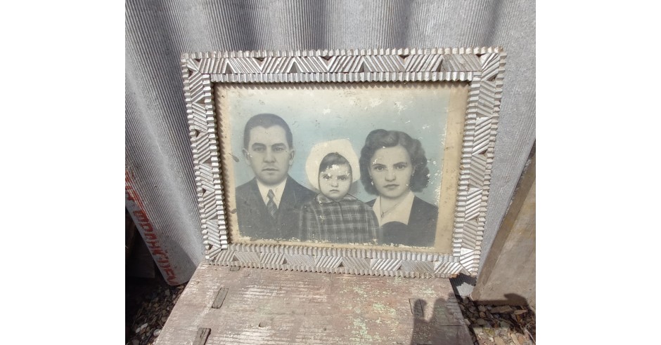 Rama veche din lemn cu fotografie de familie | Okazii.ro