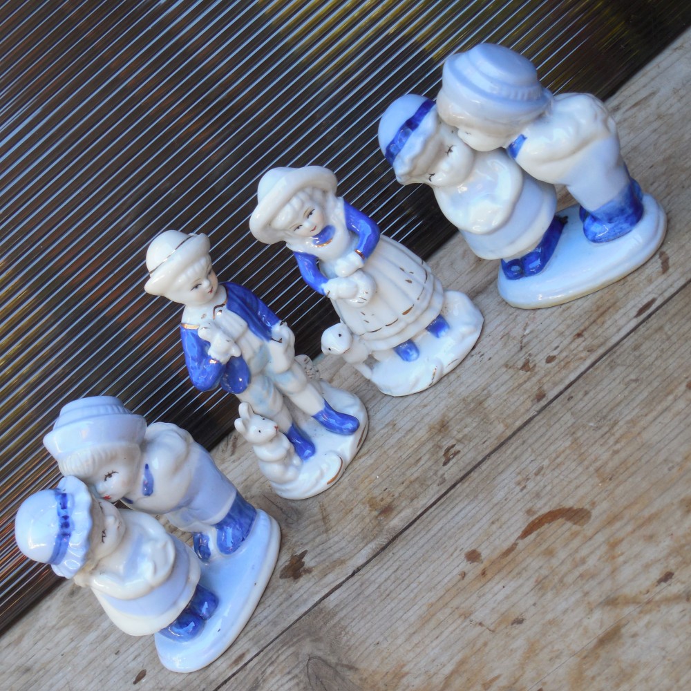 SET 4 BIBELOURI VECHI DIN PORTELAN - STATUETE REPREZENTAND COPII ...