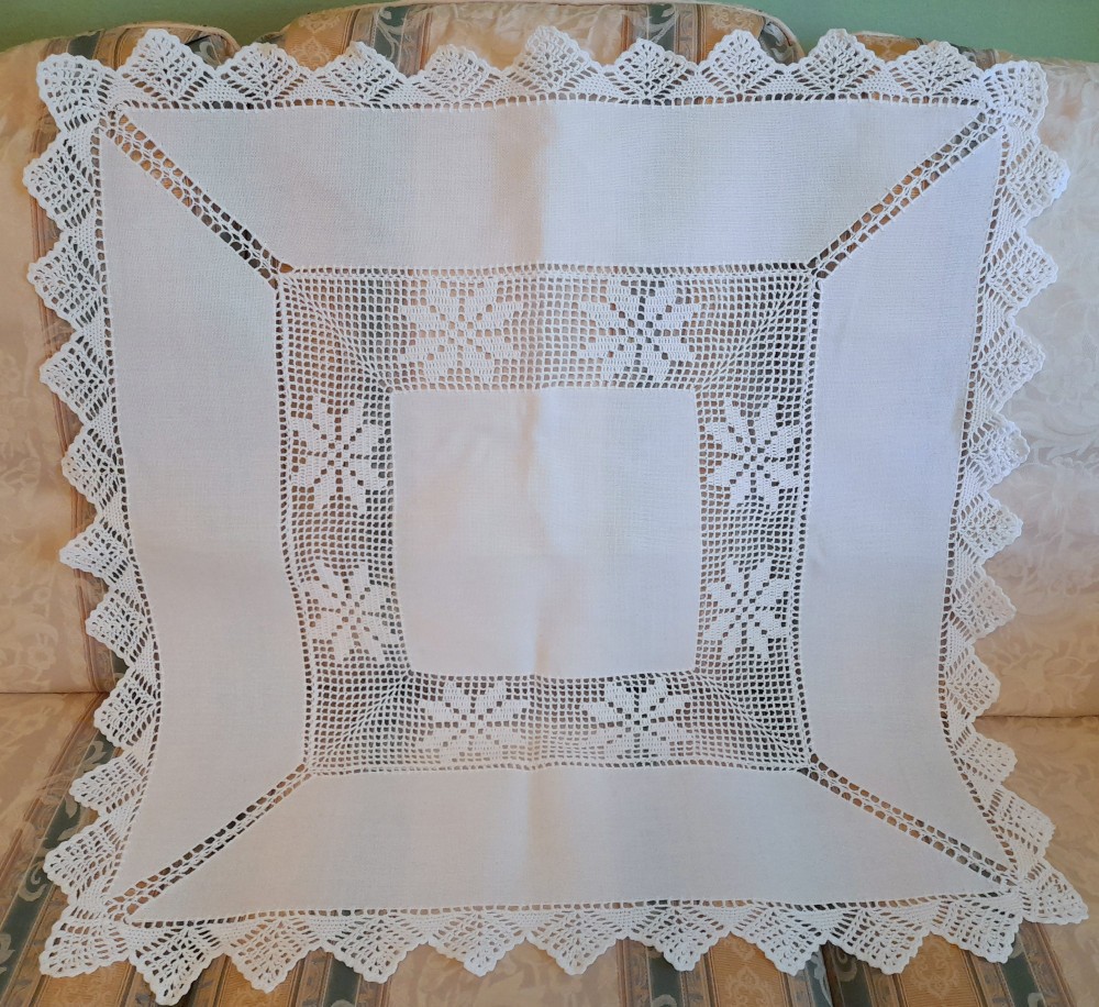 Fata de masa cu dantela crosetata manual | arhiva Okazii.ro