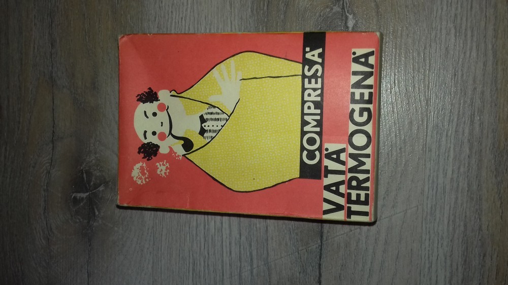 PERIOADA COMUNISTA- COMUNIST- CUTIE DE CARTON CU COMPRESA DE VATA ...