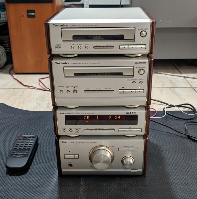 Linie Technics SC-HD501 format mic, de birou / dormitor, cu test video ...