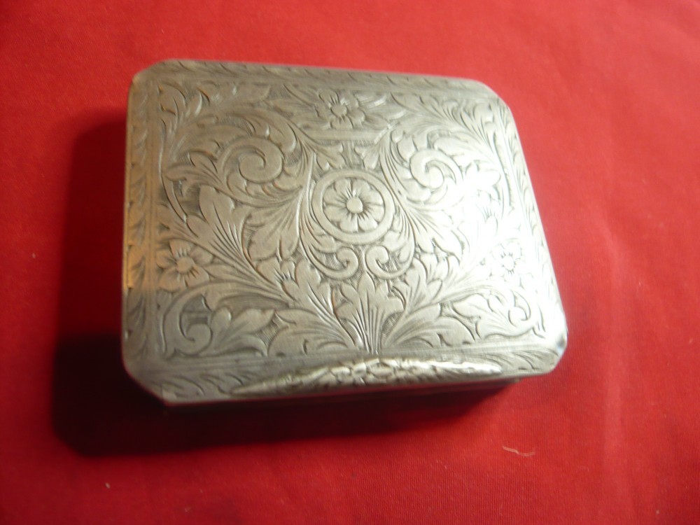 Tabachera argint marcaj 800/1000 sfarsit sec.XIX ,dim.= 7,4x6,2 x1cm ...