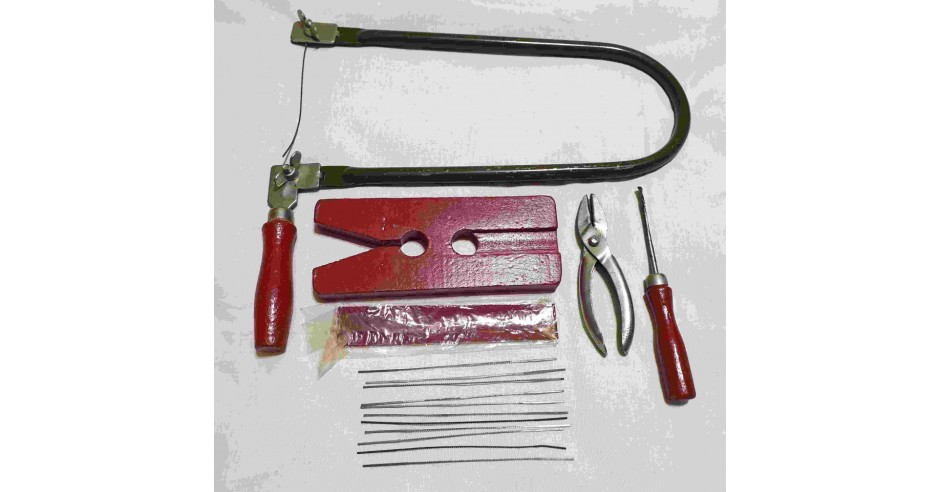 Trusa de traforaj - Jucarie veche romaneasca de colectie, anii 1970 uz ...