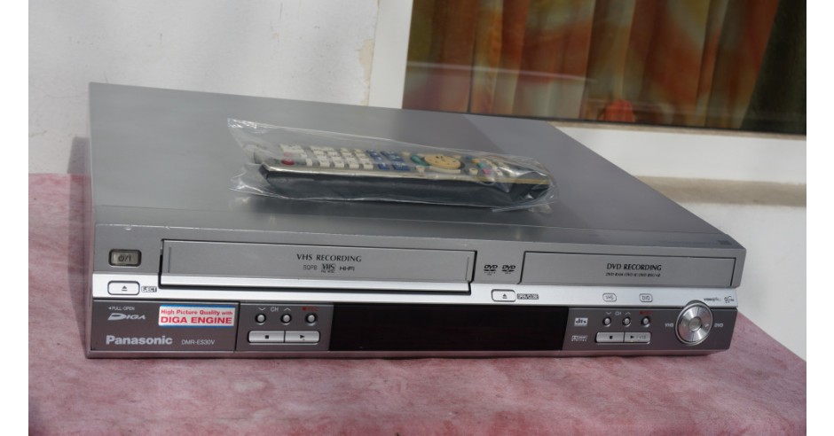 DVD recorder combo VHS Panasonic DMR-ES30V SQPB | arhiva Okazii.ro