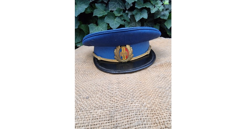 Cascheta, chipiu romanesc de ofiter de aviatie din anii 90 | arhiva ...