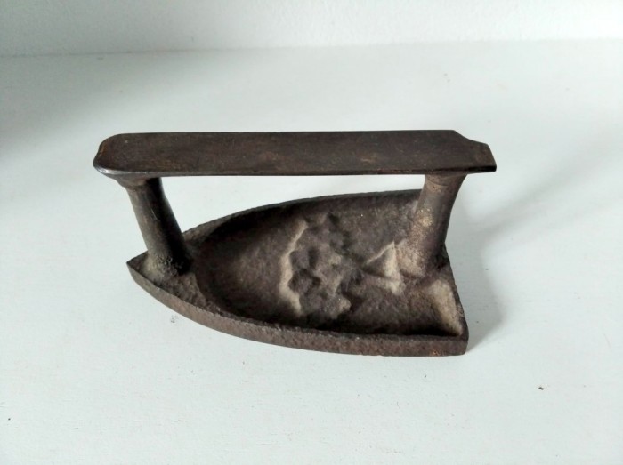 (2) Calcator vechi de fier, ticlazau, fier de calcat, Franta | Okazii.ro
