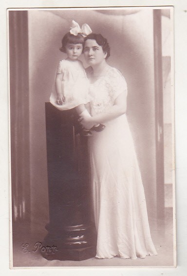 Bnk foto Portret de mama cu fata ei - Foto E Popp Ploiesti 1934, Sepia ...