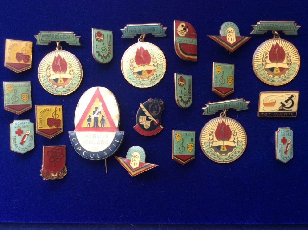 Insigna pionieri - Insigne Romania - Lot diferite insigne pionieri ...
