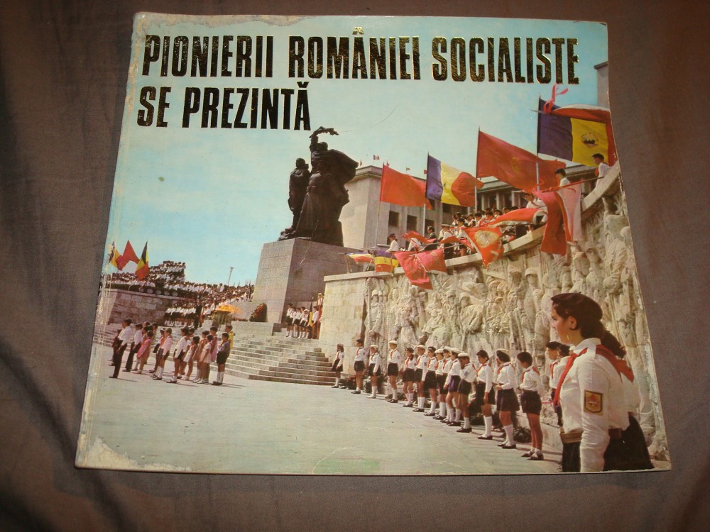 Carte Album : Pionierii Romaniei Socialiste se prezinta/Comunism ...