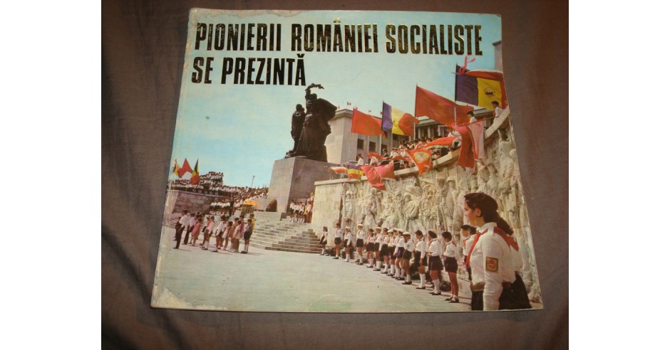 Carte Album : Pionierii Romaniei Socialiste se prezinta/Comunism ...