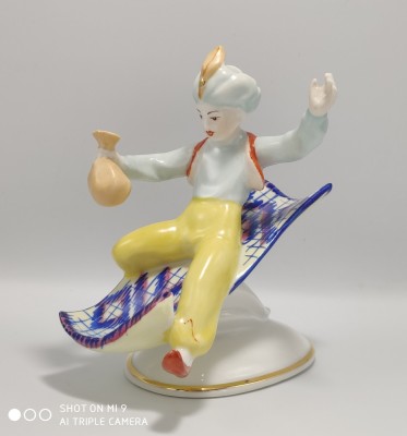 Figurina bibelou vechi din porțelan Hollohaza Ungaria- | Okazii.ro