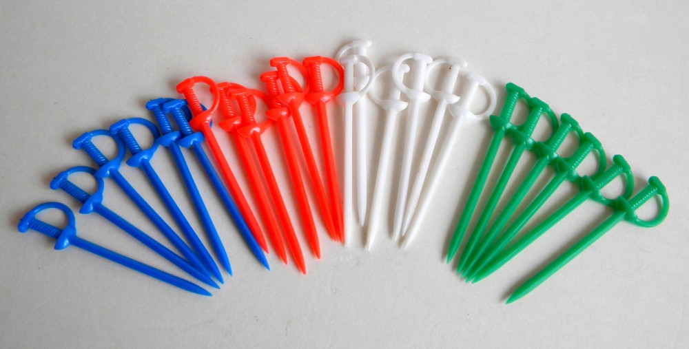 Set 24 scobitori din plastic pentru aperitiv in forma de sabie ...