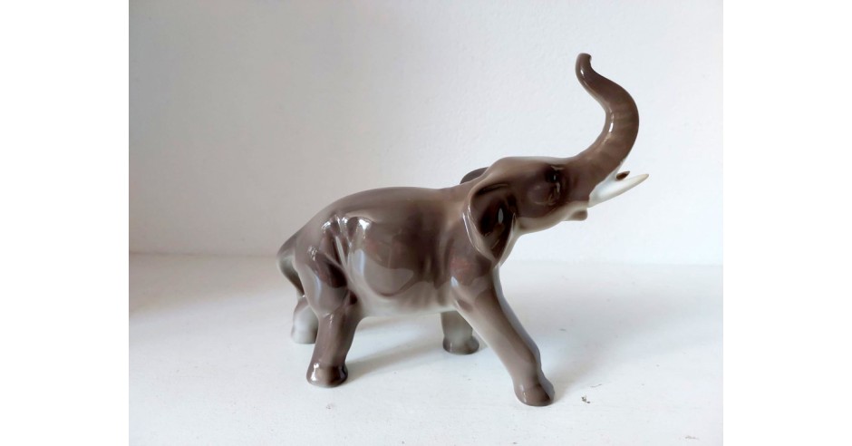 Elefant - bibelou vechi romanesc Alba Iulia anii 70-80, 15x20cm | Okazii.ro