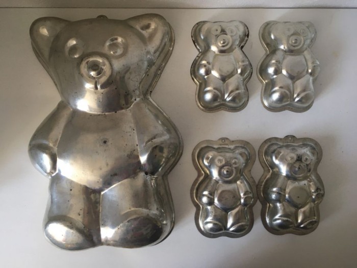 * Set 5 forme matrite de metal, ursulet, 12cm si 29cm, vechi, vintage ...