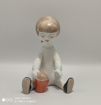 Figurina bibelou vechi din porțelan maghiar Hollohaza Ungaria | Okazii.ro