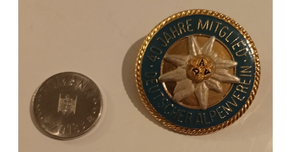 Insigna - 40 de ani Membru al Asociatiei Germane Alpine - Floare de ...
