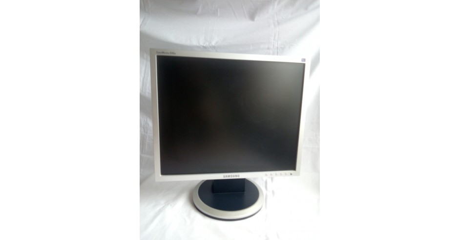 Monitor calculator Samsung diagonala 48 cm, tastatura A4 Tech si boxe ...
