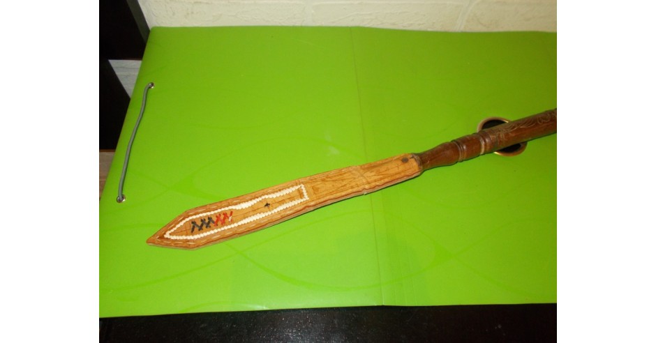 Veche CRAVASA SCANDINAVA lucrata manual din PIELE si LEMN CU INTARSII ...