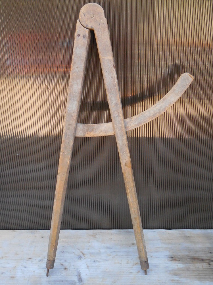 COMPAS MARE DE TAMPLARIE - FUNCTIONAL - FACUT DIN LEMN | arhiva Okazii.ro