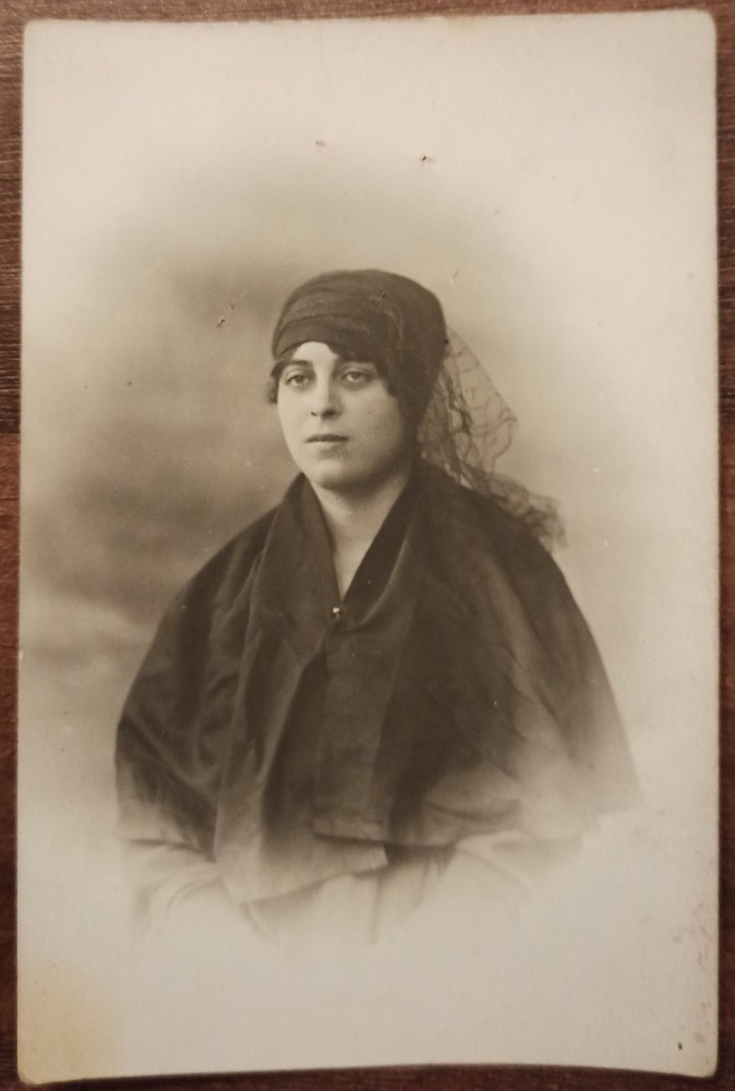 Domnisoara cu naframa, Romania interbelica// foto tip CP | Okazii.ro