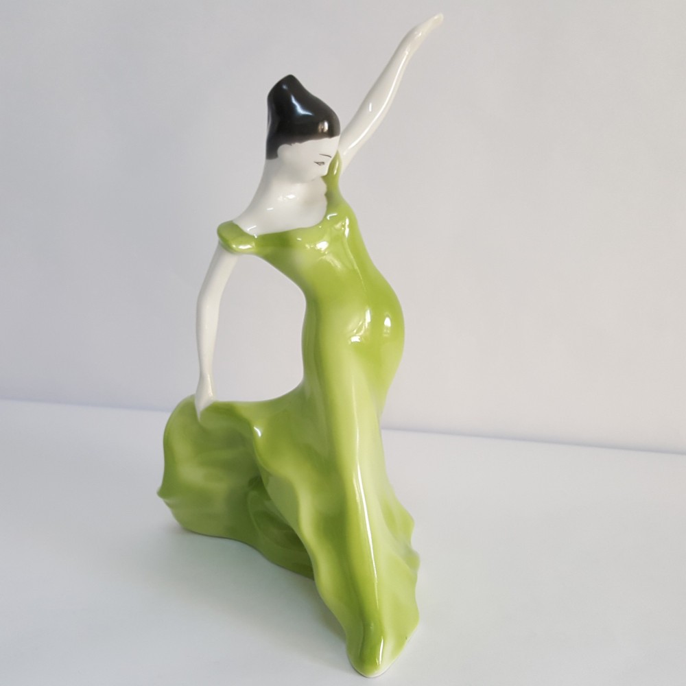 Fata dansatoare - bibelou portelan romanesc vechi, vintage | Okazii.ro